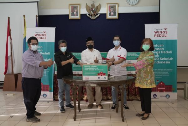 Yayasan Wings Peduli Berikan Paket Kebersihan untuk 5000 Sekolah dan Madrasah di Indonesia ...